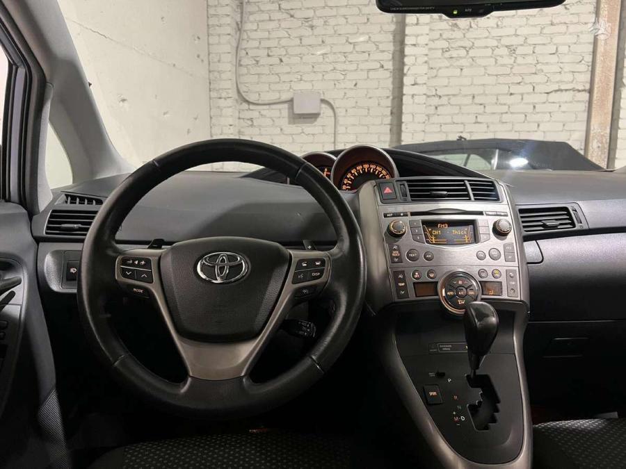 Pelēks Toyota Verso 2009 Klaipėda, ar dzinēja tilpumu 2.23 L un nobraukumu 262 tūkst. km par 4299 €, foto 27 vietnē AUTOMOTO.COM.LV