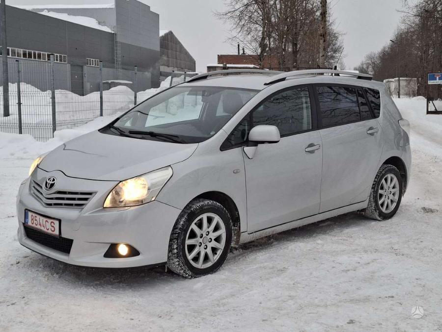Pelēks Toyota Verso 2009 Plungė, ar dzinēja tilpumu 2.00 L un nobraukumu 310 tūkst. km par 3950 €, foto 1 vietnē AUTOMOTO.COM.LV