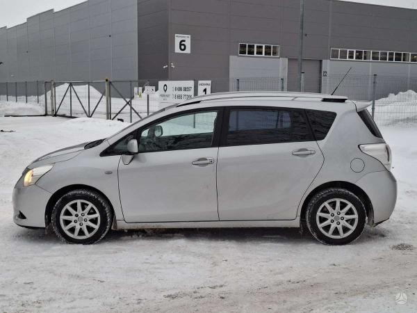 Pelēks Toyota Verso 2009 Plungė, ar dzinēja tilpumu 2.00 L un nobraukumu 310 tūkst. km par 3950 €, foto 2 vietnē AUTOMOTO.COM.LV