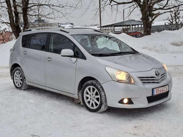 Pelēks Toyota Verso 2009 Plungė, ar dzinēja tilpumu 2.00 L un nobraukumu 310 tūkst. km par 3950 €, foto 7 vietnē AUTOMOTO.COM.LV