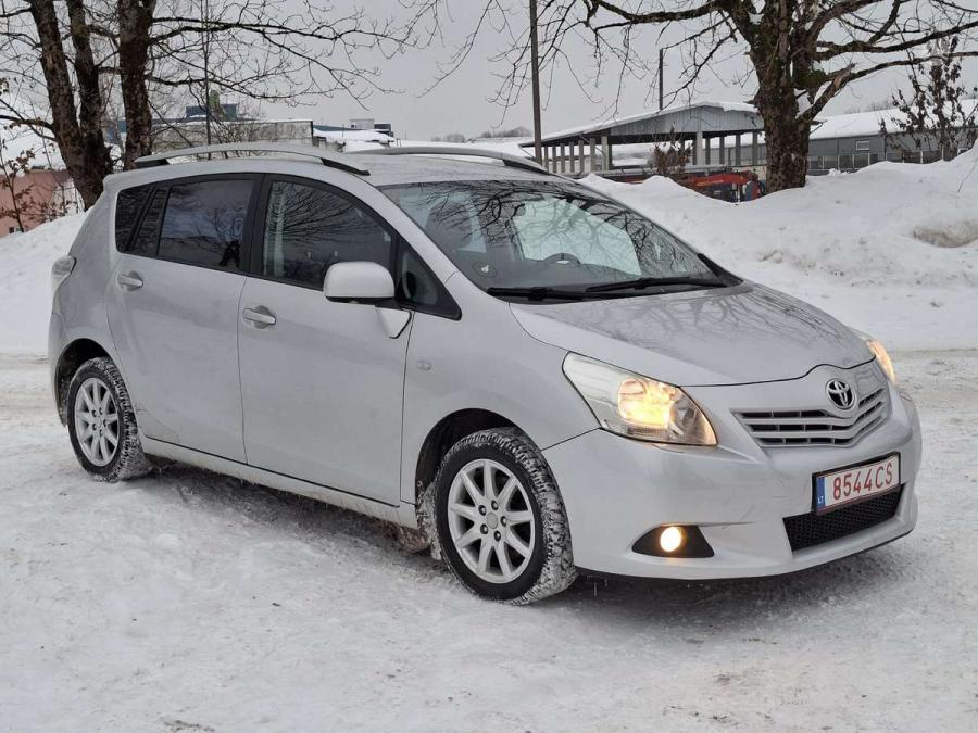 Pelēks Toyota Verso 2009 Plungė, ar dzinēja tilpumu 2.00 L un nobraukumu 310 tūkst. km par 3950 €, foto 7 vietnē AUTOMOTO.COM.LV