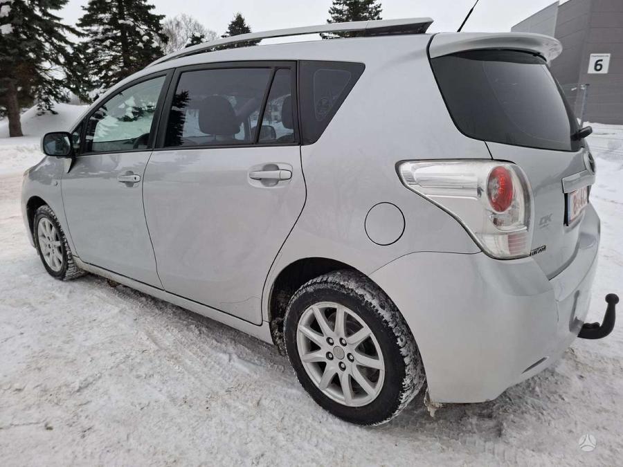 Pelēks Toyota Verso 2009 Plungė, ar dzinēja tilpumu 2.00 L un nobraukumu 310 tūkst. km par 3950 €, foto 10 vietnē AUTOMOTO.COM.LV