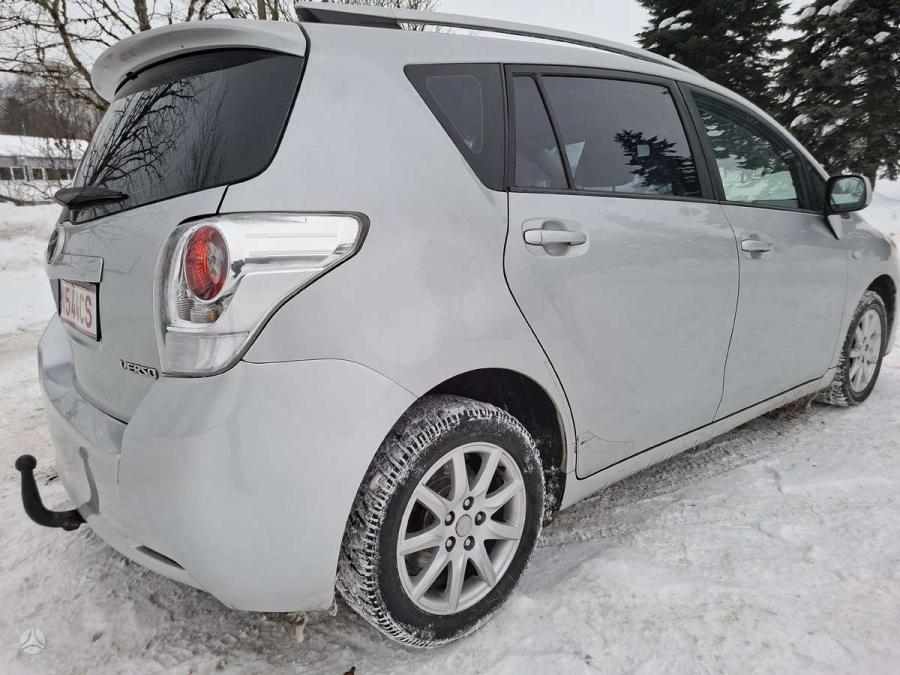 Pelēks Toyota Verso 2009 Plungė, ar dzinēja tilpumu 2.00 L un nobraukumu 310 tūkst. km par 3950 €, foto 13 vietnē AUTOMOTO.COM.LV