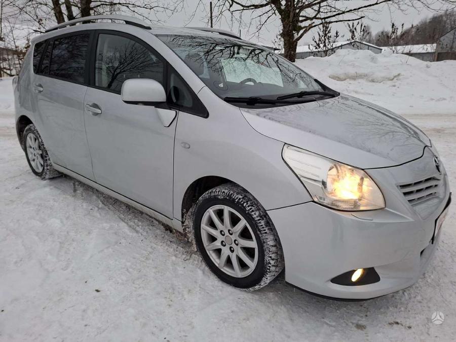 Pelēks Toyota Verso 2009 Plungė, ar dzinēja tilpumu 2.00 L un nobraukumu 310 tūkst. km par 3950 €, foto 15 vietnē AUTOMOTO.COM.LV