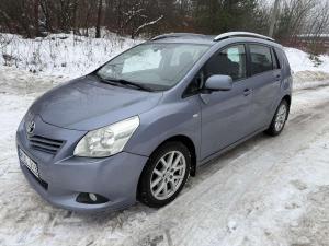 Pelēks Toyota Verso 2009 Viļņa, ar dzinēja tilpumu 2.23 L un nobraukumu 320 tūkst. km par 3900 €, foto  vietnē AUTOMOTO.COM.LV