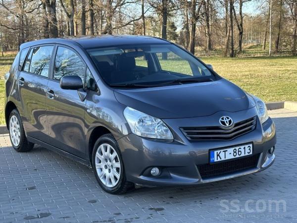 Pelēks Toyota Verso 2009 Jelgava, ar dzinēja tilpumu 2.00 L un nobraukumu 346 tūkst. km par 3450 €, foto 3 vietnē AUTOMOTO.COM.LV