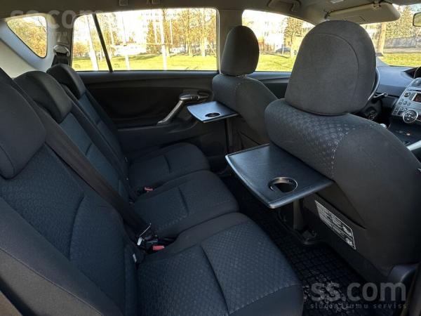 Pelēks Toyota Verso 2009 Jelgava, ar dzinēja tilpumu 2.00 L un nobraukumu 346 tūkst. km par 3450 €, foto 6 vietnē AUTOMOTO.COM.LV