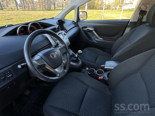 Pelēks Toyota Verso 2009 Jelgava, ar dzinēja tilpumu 2.00 L un nobraukumu 346 tūkst. km par 3450 €, foto 8 vietnē AUTOMOTO.COM.LV