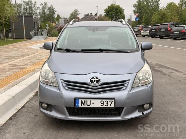 Pelēks Toyota Verso 2009 Rīga, ar dzinēja tilpumu 2.20 L un nobraukumu 281 tūkst. km par 2400 €, foto 2 vietnē AUTOMOTO.COM.LV