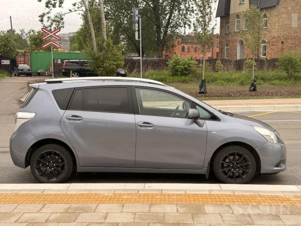 Pelēks Toyota Verso 2009 Rīga, ar dzinēja tilpumu 2.20 L un nobraukumu 281 tūkst. km par 2400 €, foto 4 vietnē AUTOMOTO.COM.LV