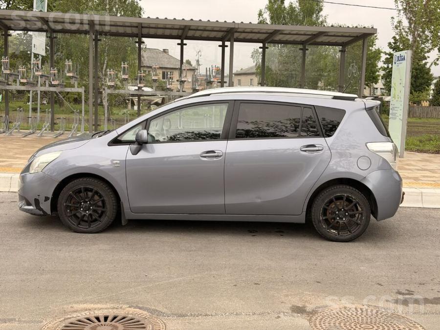 Grey Toyota Verso 2009 in Riga, with an engine capacity of 2.20 L and mileage of 281 thousand km for 2400 €, photo 6 on AUTOMOTO.COM.LV