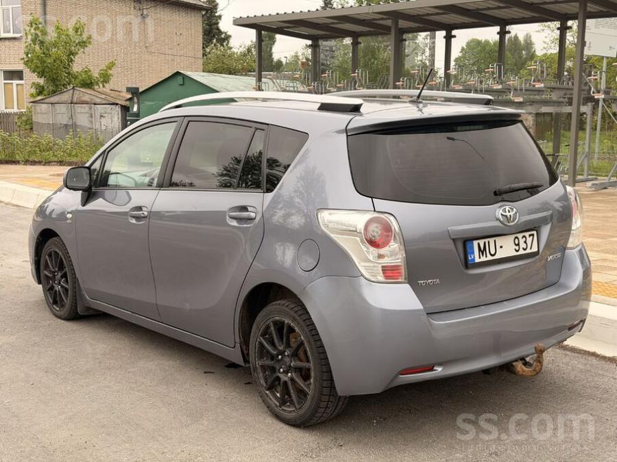 Grey Toyota Verso 2009 in Riga, with an engine capacity of 2.20 L and mileage of 281 thousand km for 2400 €, photo 7 on AUTOMOTO.COM.LV