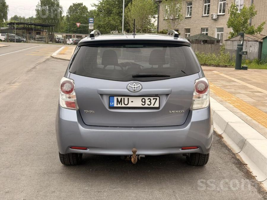 Grey Toyota Verso 2009 in Riga, with an engine capacity of 2.20 L and mileage of 281 thousand km for 2400 €, photo 8 on AUTOMOTO.COM.LV
