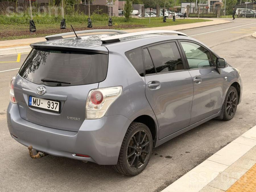 Grey Toyota Verso 2009 in Riga, with an engine capacity of 2.20 L and mileage of 281 thousand km for 2400 €, photo 9 on AUTOMOTO.COM.LV