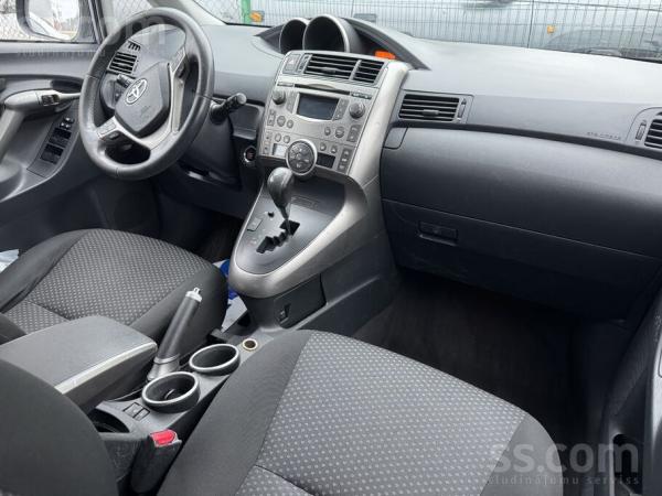 Pelēks Toyota Verso 2009 Rīga, ar dzinēja tilpumu 2.20 L un nobraukumu 281 tūkst. km par 2400 €, foto 10 vietnē AUTOMOTO.COM.LV