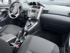 Grey Toyota Verso 2009 in Riga, with an engine capacity of 2.20 L and mileage of 281 thousand km for 2400 €, photo 11 on AUTOMOTO.COM.LV