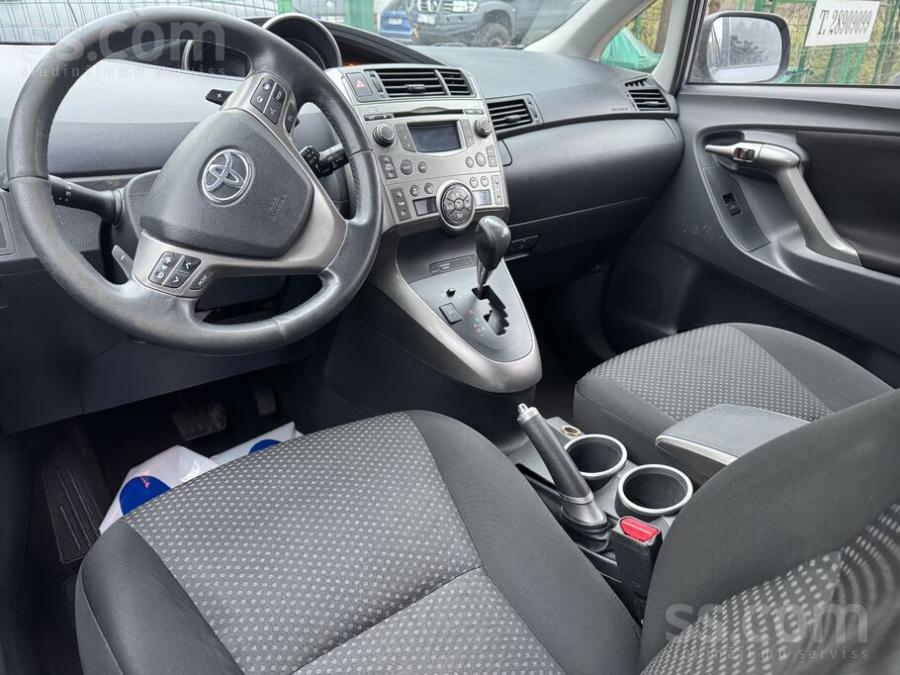 Grey Toyota Verso 2009 in Riga, with an engine capacity of 2.20 L and mileage of 281 thousand km for 2400 €, photo 15 on AUTOMOTO.COM.LV