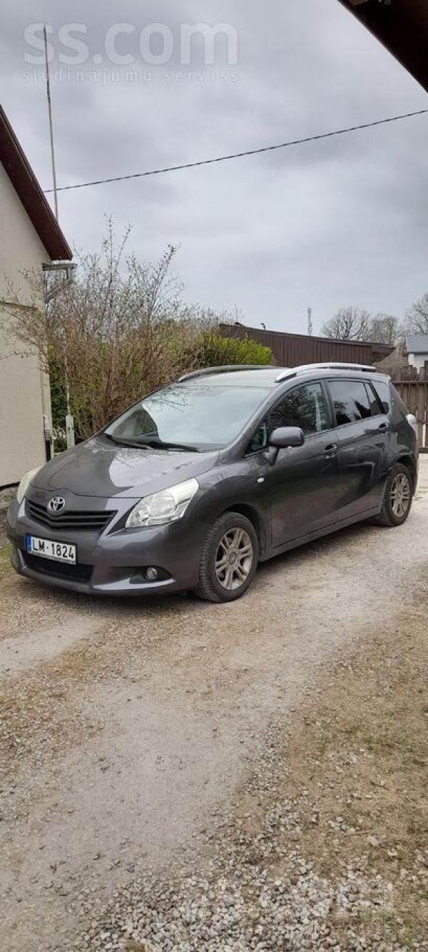 Pelēks Toyota Verso 2009 Jūrmala, ar dzinēja tilpumu 2.00 L un nobraukumu 268 tūkst. km par 3600 €, foto 1 vietnē AUTOMOTO.COM.LV