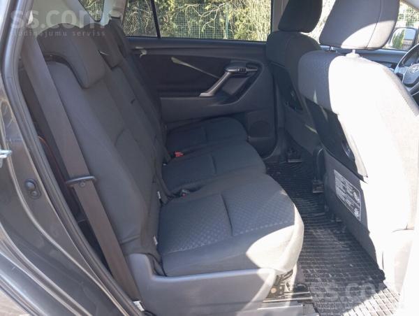 Pelēks Toyota Verso 2009 Jūrmala, ar dzinēja tilpumu 2.00 L un nobraukumu 268 tūkst. km par 3600 €, foto 4 vietnē AUTOMOTO.COM.LV