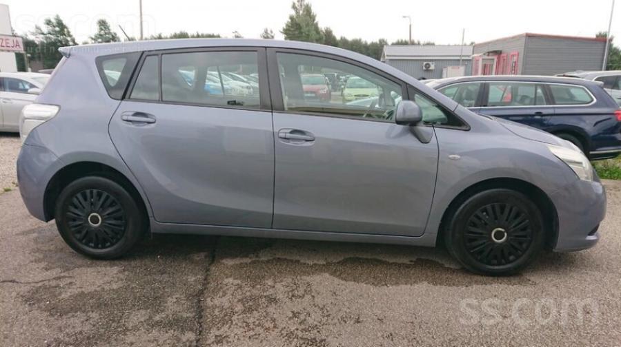 Pelēks Toyota Verso 2009 Rīga, ar dzinēja tilpumu 2.00 L un nobraukumu 218 tūkst. km par 4950 €, foto 5 vietnē AUTOMOTO.COM.LV