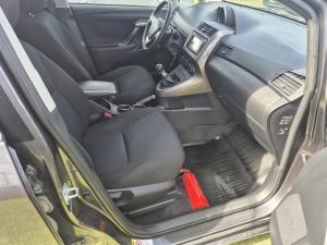 Pelēks Toyota Verso 2009 Rīga, ar dzinēja tilpumu 2.00 L un nobraukumu 198 tūkst. km par 4900 €, foto 3 vietnē AUTOMOTO.COM.LV