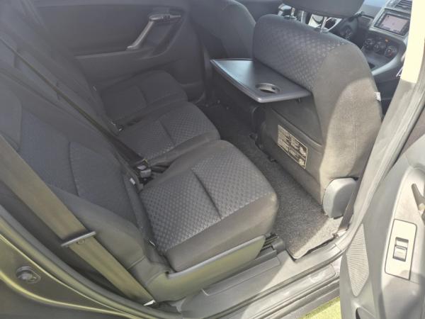 Pelēks Toyota Verso 2009 Rīga, ar dzinēja tilpumu 2.00 L un nobraukumu 198 tūkst. km par 4900 €, foto 3 vietnē AUTOMOTO.COM.LV