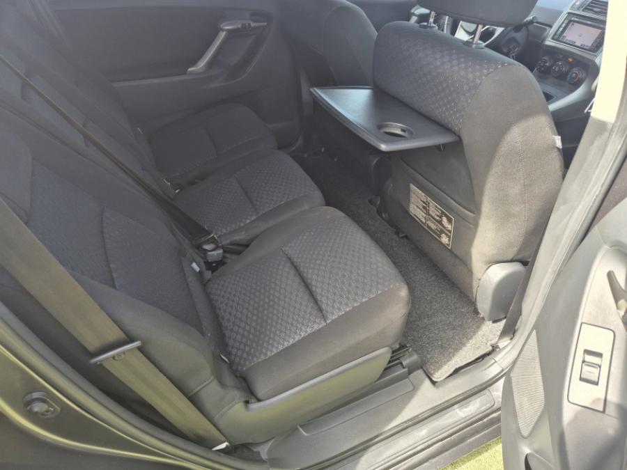 Pelēks Toyota Verso 2009 Rīga, ar dzinēja tilpumu 2.00 L un nobraukumu 198 tūkst. km par 4900 €, foto 4 vietnē AUTOMOTO.COM.LV