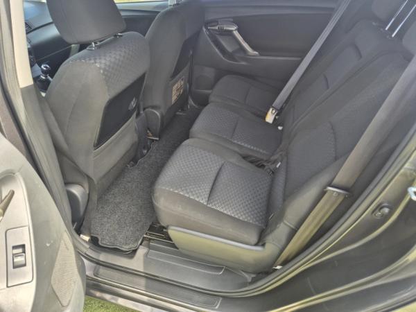 Pelēks Toyota Verso 2009 Rīga, ar dzinēja tilpumu 2.00 L un nobraukumu 198 tūkst. km par 4900 €, foto 4 vietnē AUTOMOTO.COM.LV