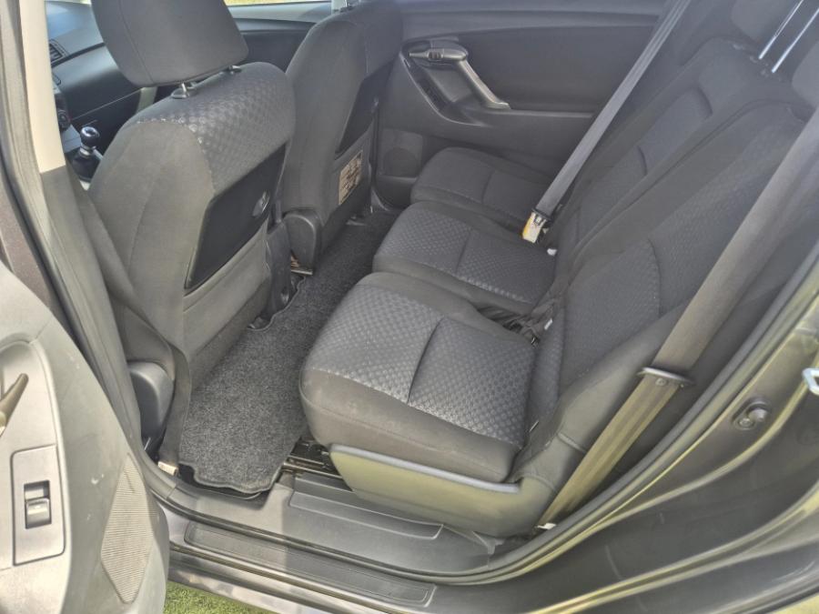 Pelēks Toyota Verso 2009 Rīga, ar dzinēja tilpumu 2.00 L un nobraukumu 198 tūkst. km par 4900 €, foto 5 vietnē AUTOMOTO.COM.LV