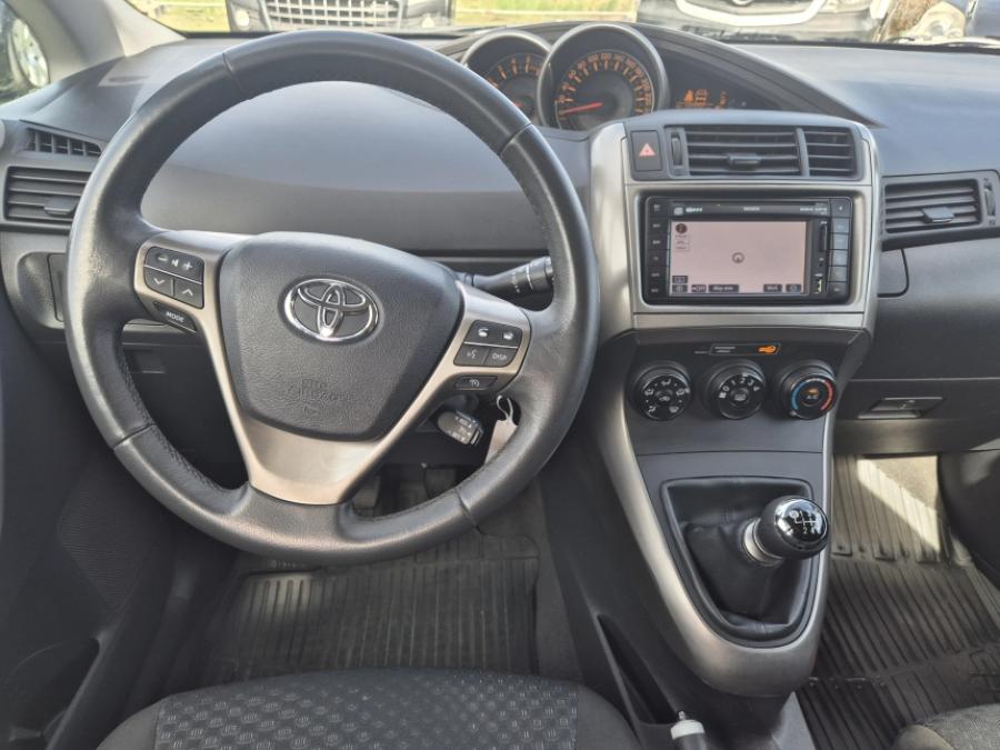 Pelēks Toyota Verso 2009 Rīga, ar dzinēja tilpumu 2.00 L un nobraukumu 198 tūkst. km par 4900 €, foto 6 vietnē AUTOMOTO.COM.LV