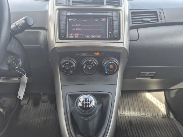 Pelēks Toyota Verso 2009 Rīga, ar dzinēja tilpumu 2.00 L un nobraukumu 198 tūkst. km par 4900 €, foto 6 vietnē AUTOMOTO.COM.LV