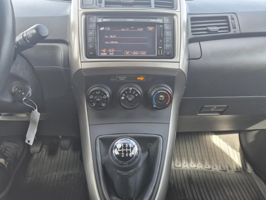 Pelēks Toyota Verso 2009 Rīga, ar dzinēja tilpumu 2.00 L un nobraukumu 198 tūkst. km par 4900 €, foto 7 vietnē AUTOMOTO.COM.LV