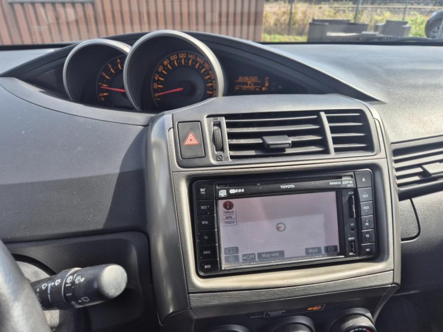 Pelēks Toyota Verso 2009 Rīga, ar dzinēja tilpumu 2.00 L un nobraukumu 198 tūkst. km par 4900 €, foto 8 vietnē AUTOMOTO.COM.LV