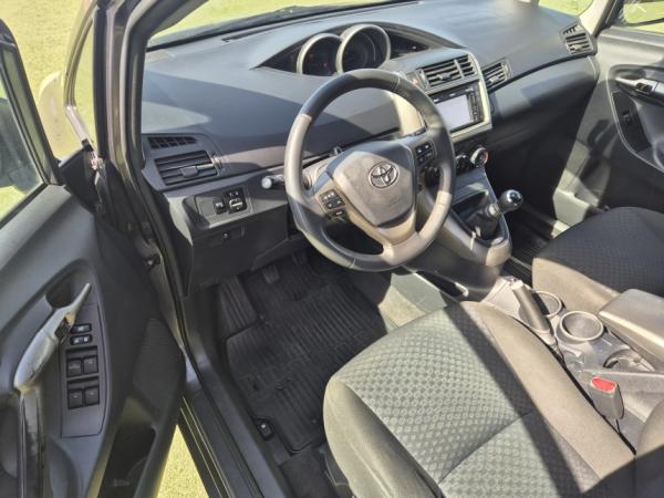Pelēks Toyota Verso 2009 Rīga, ar dzinēja tilpumu 2.00 L un nobraukumu 198 tūkst. km par 4900 €, foto 9 vietnē AUTOMOTO.COM.LV