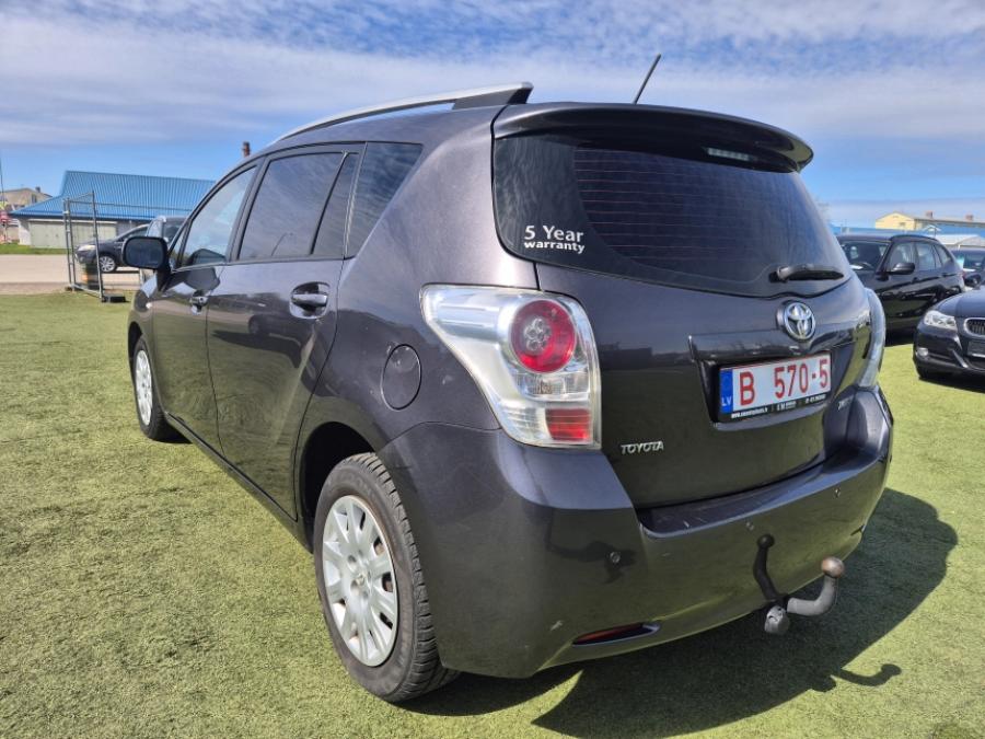 Pelēks Toyota Verso 2009 Rīga, ar dzinēja tilpumu 2.00 L un nobraukumu 198 tūkst. km par 4900 €, foto 12 vietnē AUTOMOTO.COM.LV