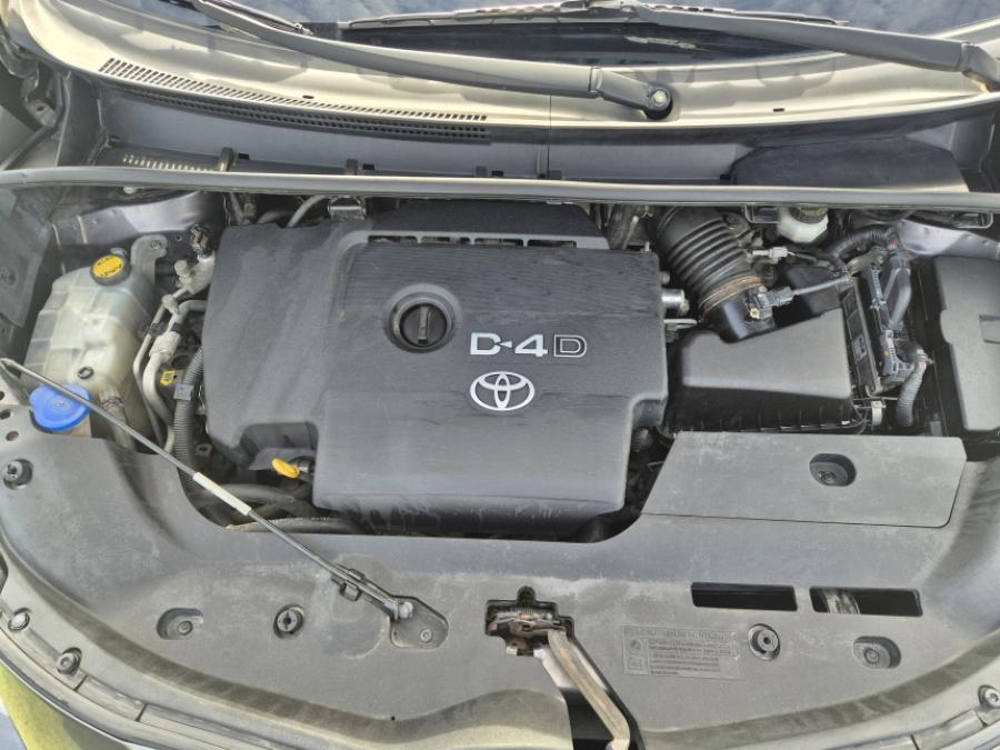 Pelēks Toyota Verso 2009 Rīga, ar dzinēja tilpumu 2.00 L un nobraukumu 198 tūkst. km par 4900 €, foto 14 vietnē AUTOMOTO.COM.LV
