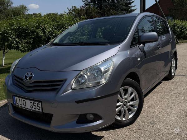 Pelēks Toyota Verso 2009 Alīta, ar dzinēja tilpumu 2.00 L un nobraukumu 324 tūkst. km par 3750 €, foto 9 vietnē AUTOMOTO.COM.LV