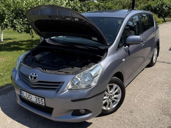 Pelēks Toyota Verso 2009 Alīta, ar dzinēja tilpumu 2.00 L un nobraukumu 324 tūkst. km par 3750 €, foto 10 vietnē AUTOMOTO.COM.LV