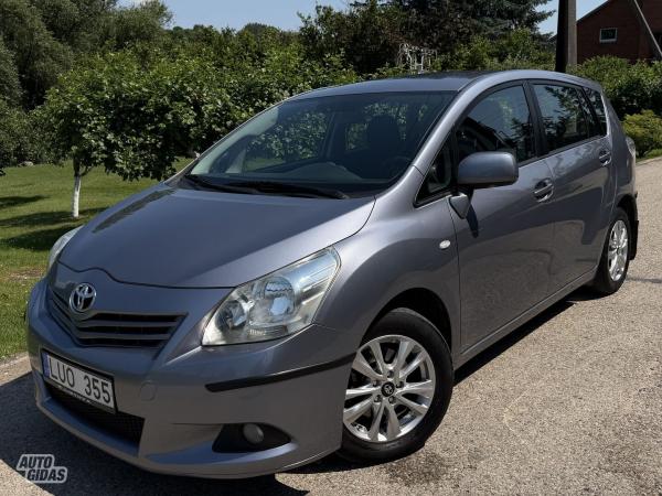 Grey Toyota Verso 2009 in Alytus, with an engine capacity of 2.00 L and mileage of 324 thousand km for 3750 €, photo 1 on AUTOMOTO.COM.LV
