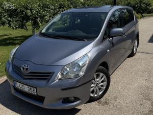 Pelēks Toyota Verso 2009 Alīta, ar dzinēja tilpumu 2.00 L un nobraukumu 324 tūkst. km par 3750 €, foto 3 vietnē AUTOMOTO.COM.LV
