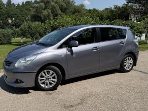 Pelēks Toyota Verso 2009 Alīta, ar dzinēja tilpumu 2.00 L un nobraukumu 324 tūkst. km par 3750 €, foto 5 vietnē AUTOMOTO.COM.LV