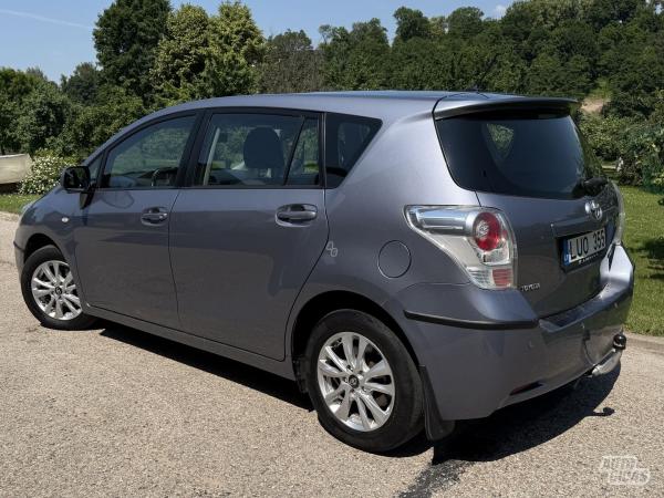 Grey Toyota Verso 2009 in Alytus, with an engine capacity of 2.00 L and mileage of 324 thousand km for 3750 €, photo 5 on AUTOMOTO.COM.LV