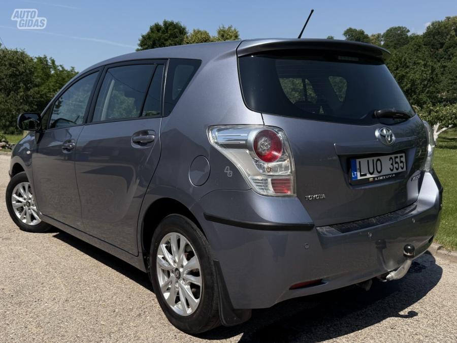 Pelēks Toyota Verso 2009 Alīta, ar dzinēja tilpumu 2.00 L un nobraukumu 324 tūkst. km par 3750 €, foto 9 vietnē AUTOMOTO.COM.LV