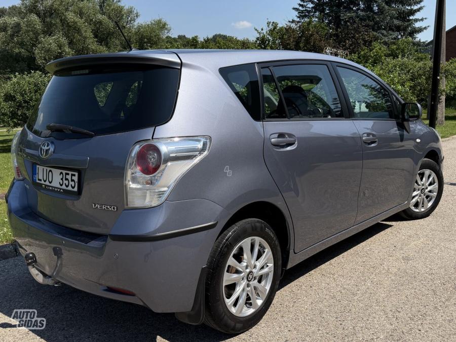 Pelēks Toyota Verso 2009 Alīta, ar dzinēja tilpumu 2.00 L un nobraukumu 324 tūkst. km par 3750 €, foto 16 vietnē AUTOMOTO.COM.LV