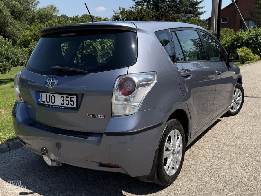 Pelēks Toyota Verso 2009 Alīta, ar dzinēja tilpumu 2.00 L un nobraukumu 324 tūkst. km par 3750 €, foto 17 vietnē AUTOMOTO.COM.LV