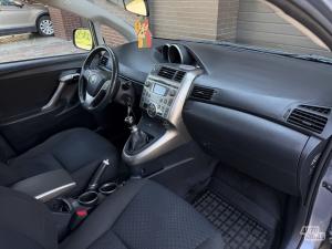 Pelēks Toyota Verso 2009 Alīta, ar dzinēja tilpumu 2.00 L un nobraukumu 324 tūkst. km par 3750 €, foto 26 vietnē AUTOMOTO.COM.LV
