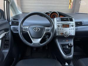 Pelēks Toyota Verso 2009 Alīta, ar dzinēja tilpumu 2.00 L un nobraukumu 324 tūkst. km par 3750 €, foto 31 vietnē AUTOMOTO.COM.LV