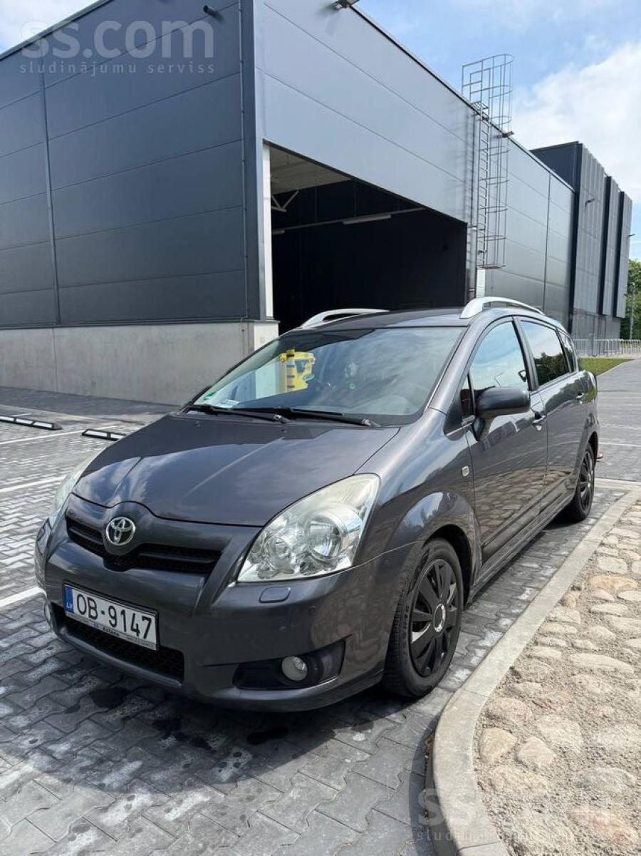 Grey Toyota Verso 2009 in Riga, with an engine capacity of 2.20 L and mileage of 220 thousand km for 5000 €, photo 1 on AUTOMOTO.COM.LV