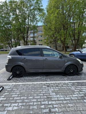 Grey Toyota Verso 2009 in Riga, with an engine capacity of 2.20 L and mileage of 220 thousand km for 5000 €, photo 3 on AUTOMOTO.COM.LV