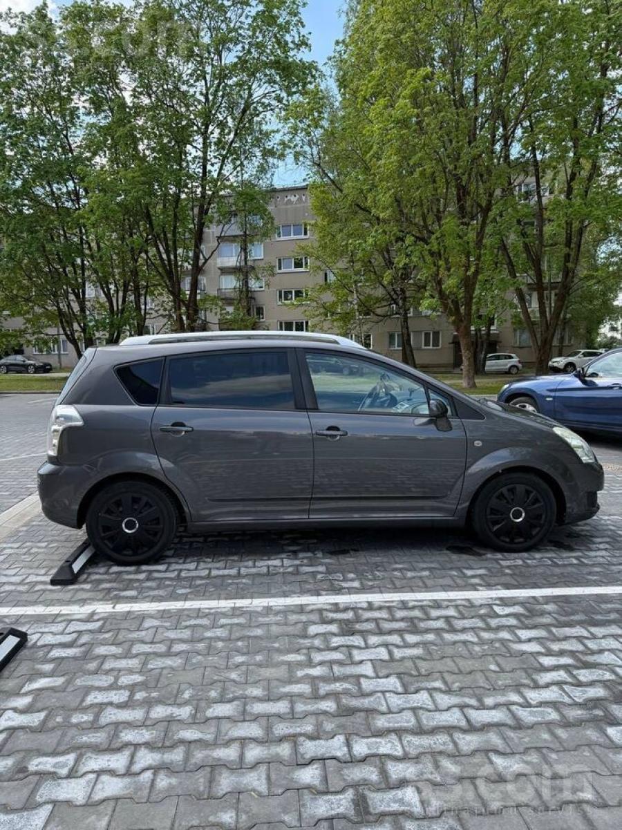 Grey Toyota Verso 2009 in Riga, with an engine capacity of 2.20 L and mileage of 220 thousand km for 5000 €, photo 3 on AUTOMOTO.COM.LV
